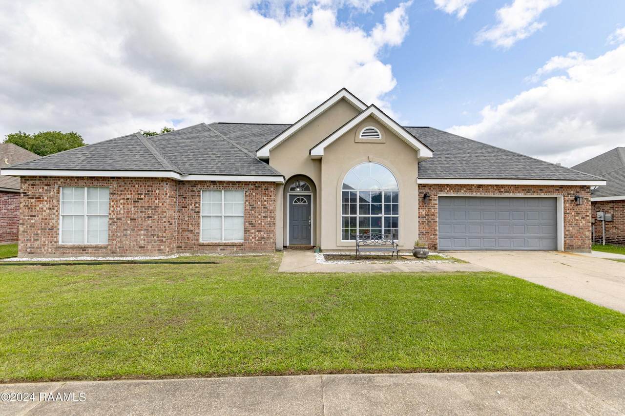 111 Cornish Place, Youngsville, LA 70592 (MLS #24003652) :: Keaty Real ...
