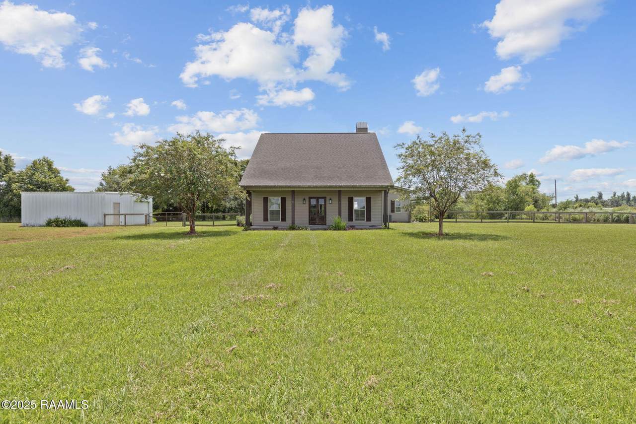 1186 Cormier Road, Breaux Bridge, LA 70517 (MLS #2500002006) :: Keaty ...