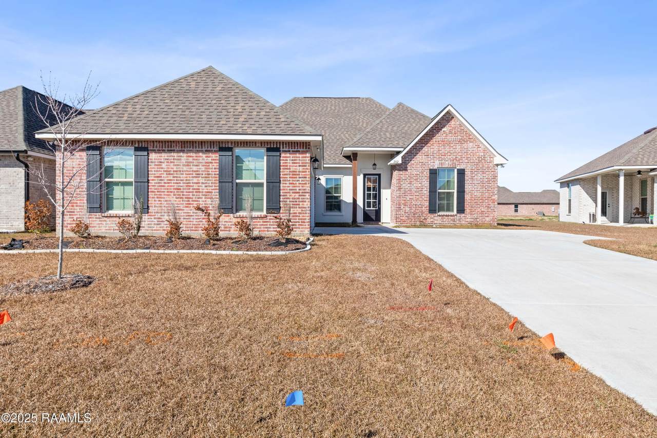 202 Eagleston Street, Youngsville, LA 70592 (MLS #25000754) :: Keaty ...