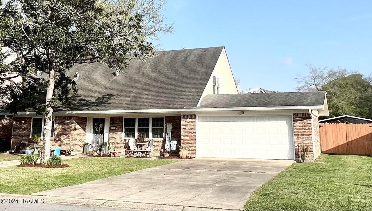 403 Corona Drive, Lafayette, LA 70503 (MLS #24000004) :: Keaty Real Estate