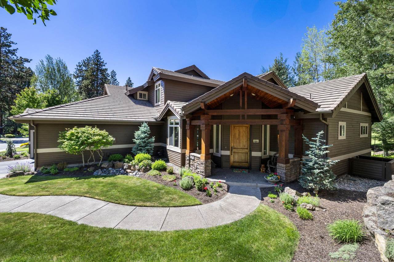 19420 Ironwood Circle, Bend, OR 97702 (MLS #220185361) :: Team Birtola ...