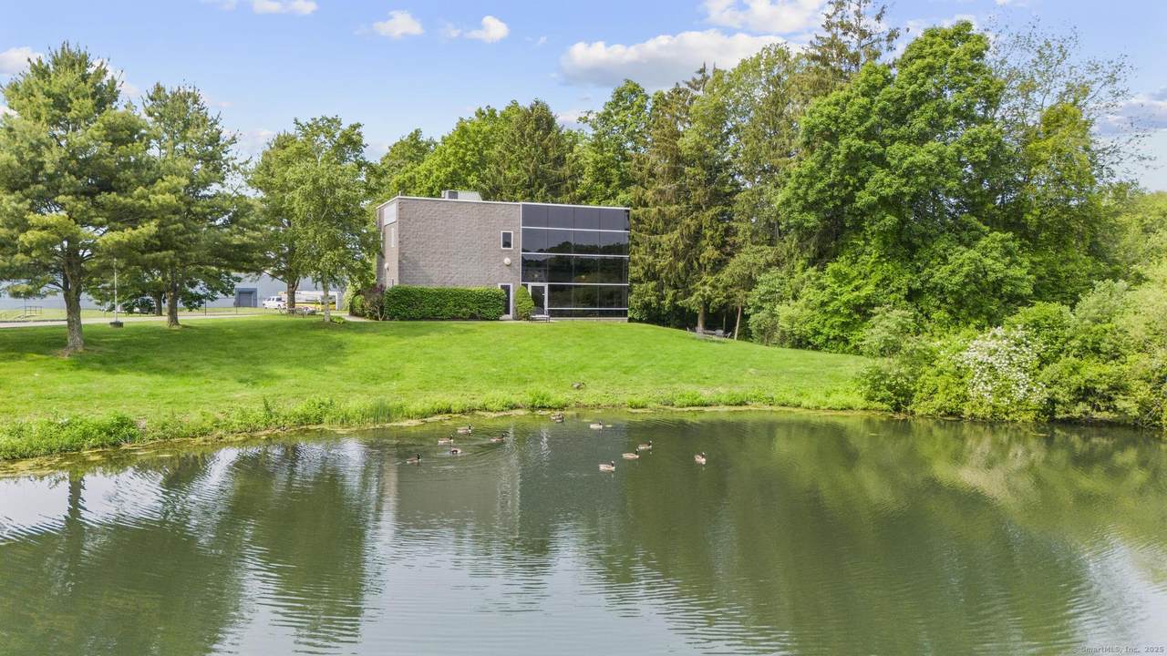 75 Carter Drive, Guilford, CT 06437 (MLS #24122362) :: Tim Dent Team