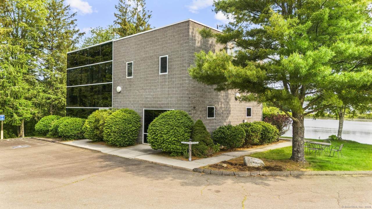 75 Carter Drive, Guilford, CT 06437 (MLS #24122362) :: Tim Dent Team