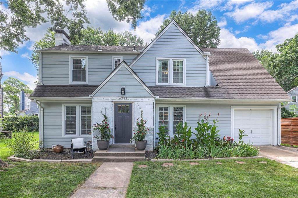 6733 Rockhill Road, Kansas City, MO 64131 (#2561382) :: Urban Cool KC