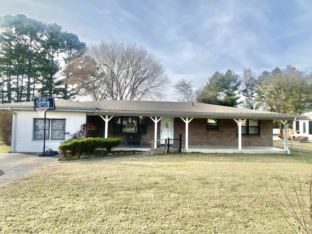 1265 Maple St, Killen, AL 35645 (MLS #519949) :: MarMac Real Estate