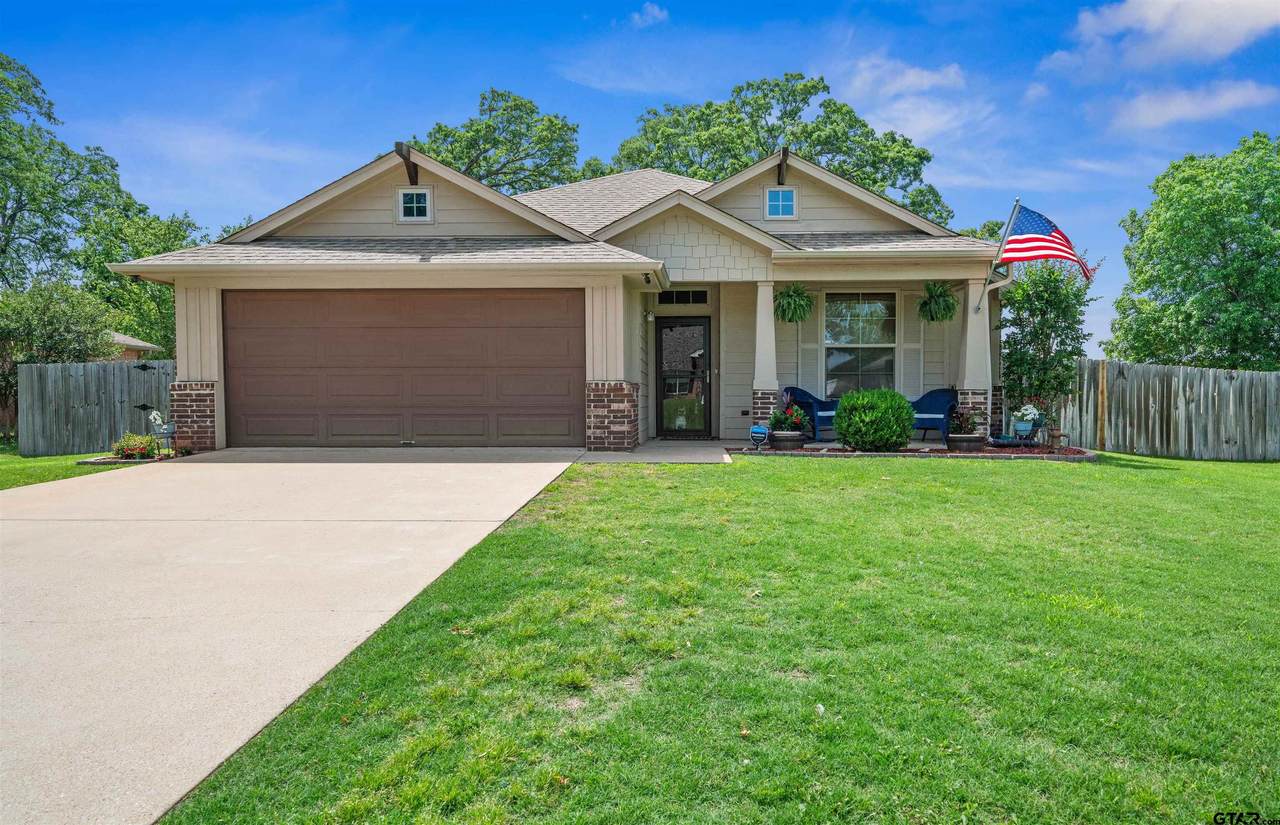 402 Asher, Lindale, TX 75771 (MLS #24006020) :: Dee Martin Realty Group