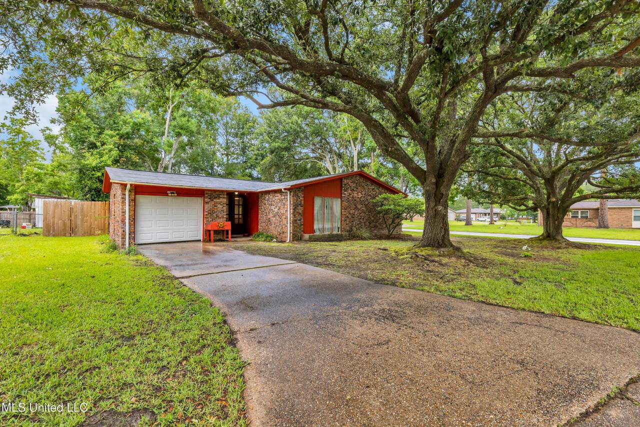 15300 Lansing Drive, Biloxi, MS 39532 (MLS #4117072) :: Coastal Realty ...