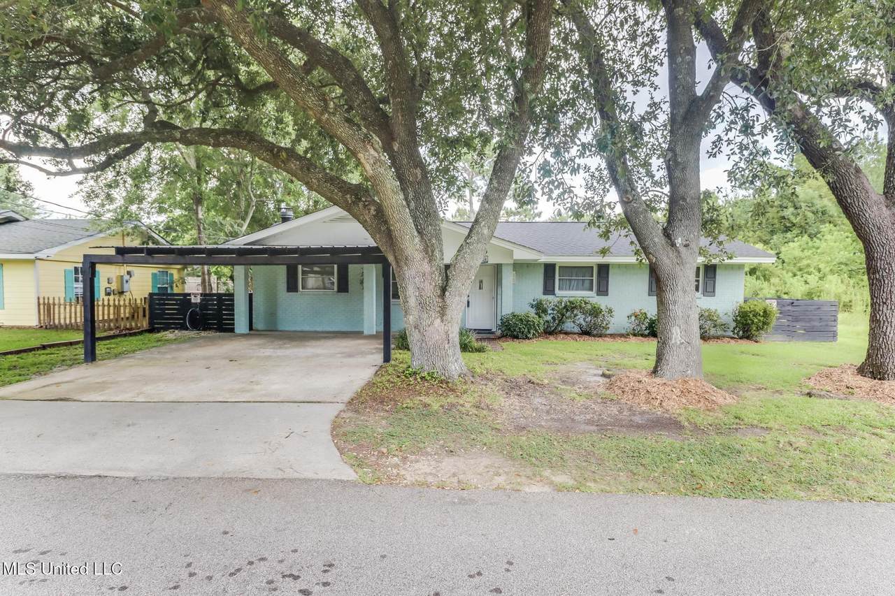 236 Pine Ridge Drive, Waveland, MS 39576 (MLS #4122454) :: Keller ...